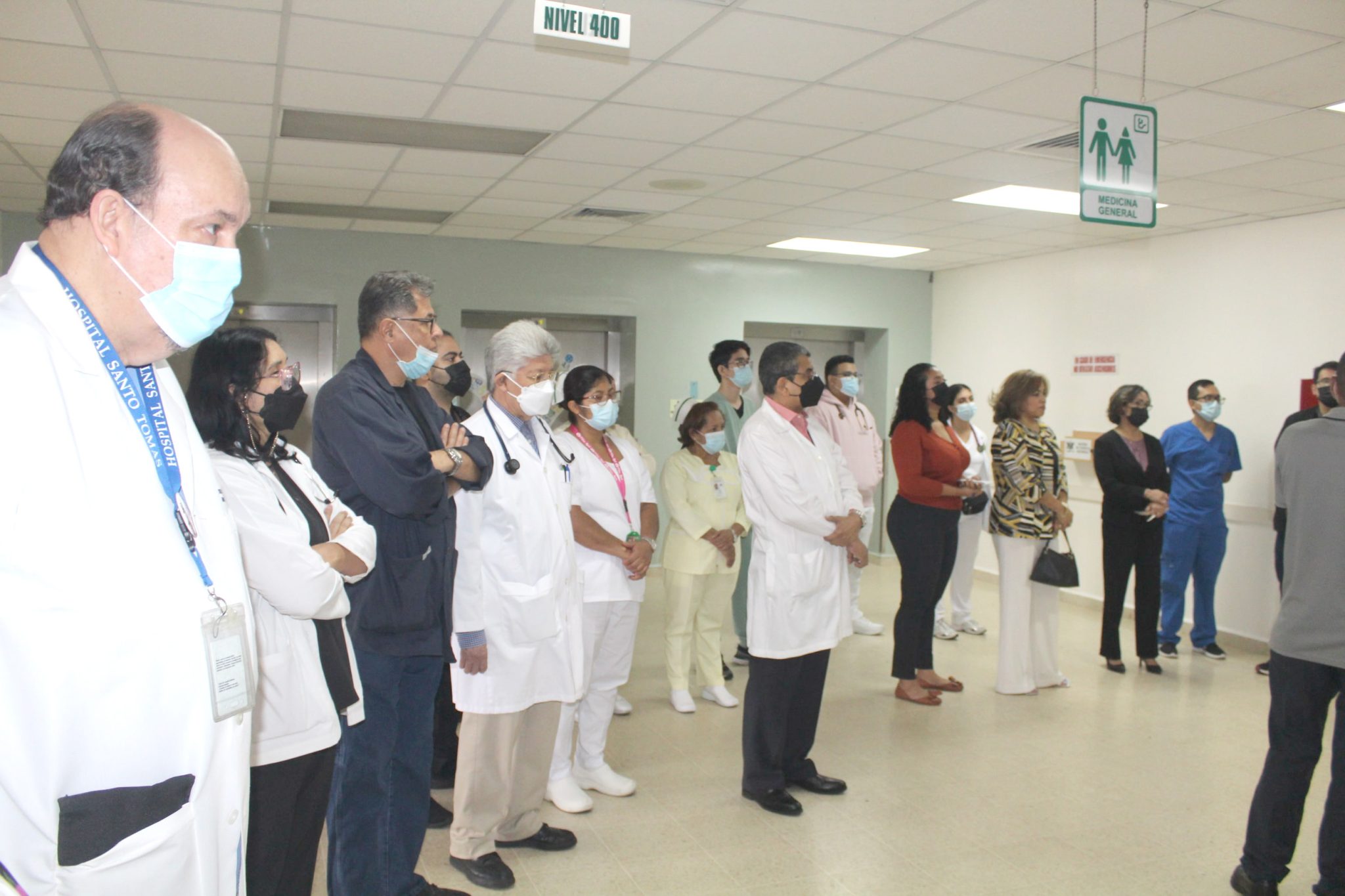 Develan Placa en Memoria del Dr. Eduardo Narváez. – Hospital Santo Tomas