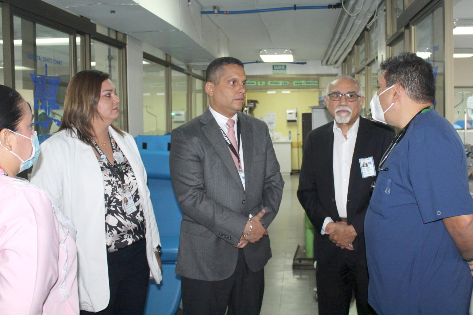 Dr. Julio Sandoval Presidente del Patronato Recorre el HST – Hospital ...